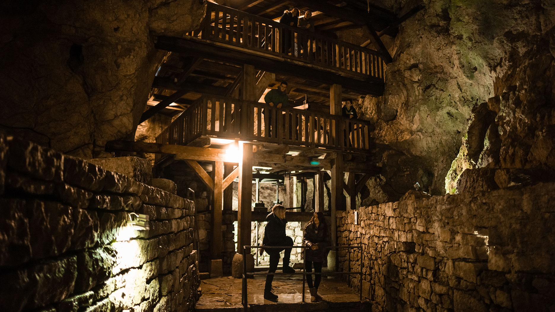 Les Moulins souterrains du Col-des-Roches - CarPostal