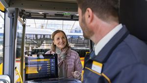 Gemeinsamer Auftritt von Post und PostAuto mit modernisiertem Logo. | PostAuto