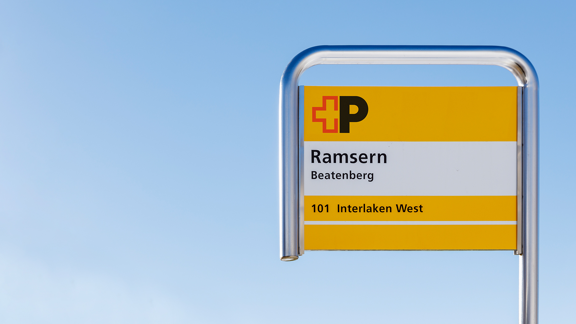 Gemeinsamer Auftritt von Post und PostAuto mit modernisiertem Logo ...