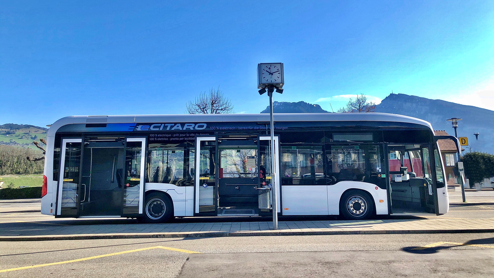 Ein Elektrobus als Botschafter für alternative Antriebe bei PostAuto